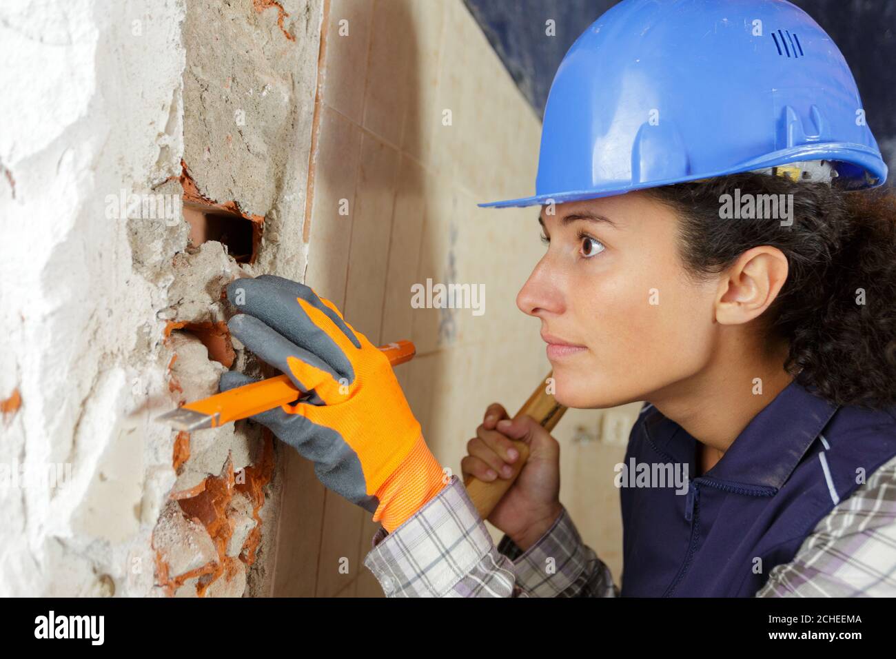 woman with hammer and chisel Stock Photo - Alamy