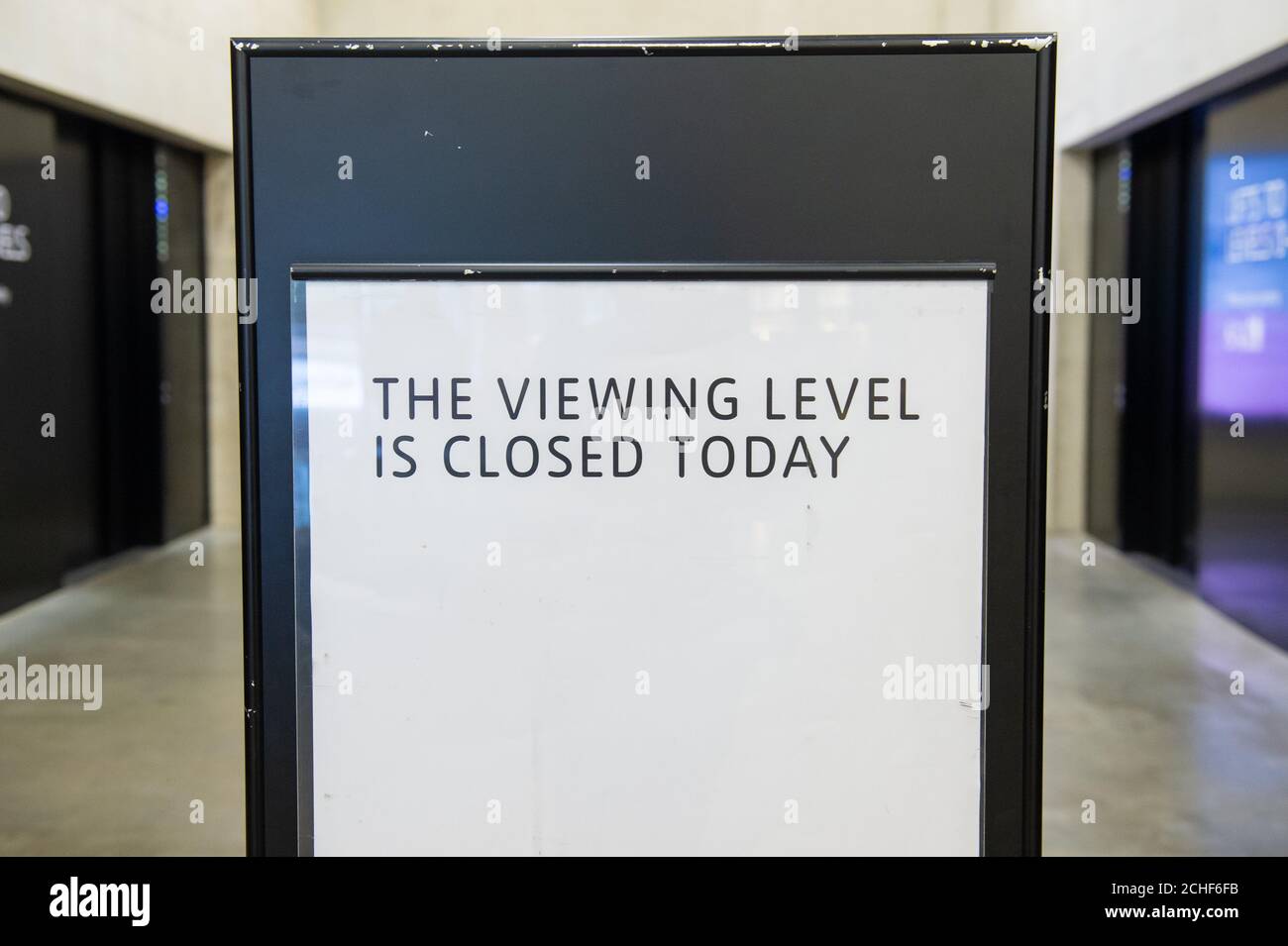 Tate modern viewing gallery view hi-res stock photography and images ...