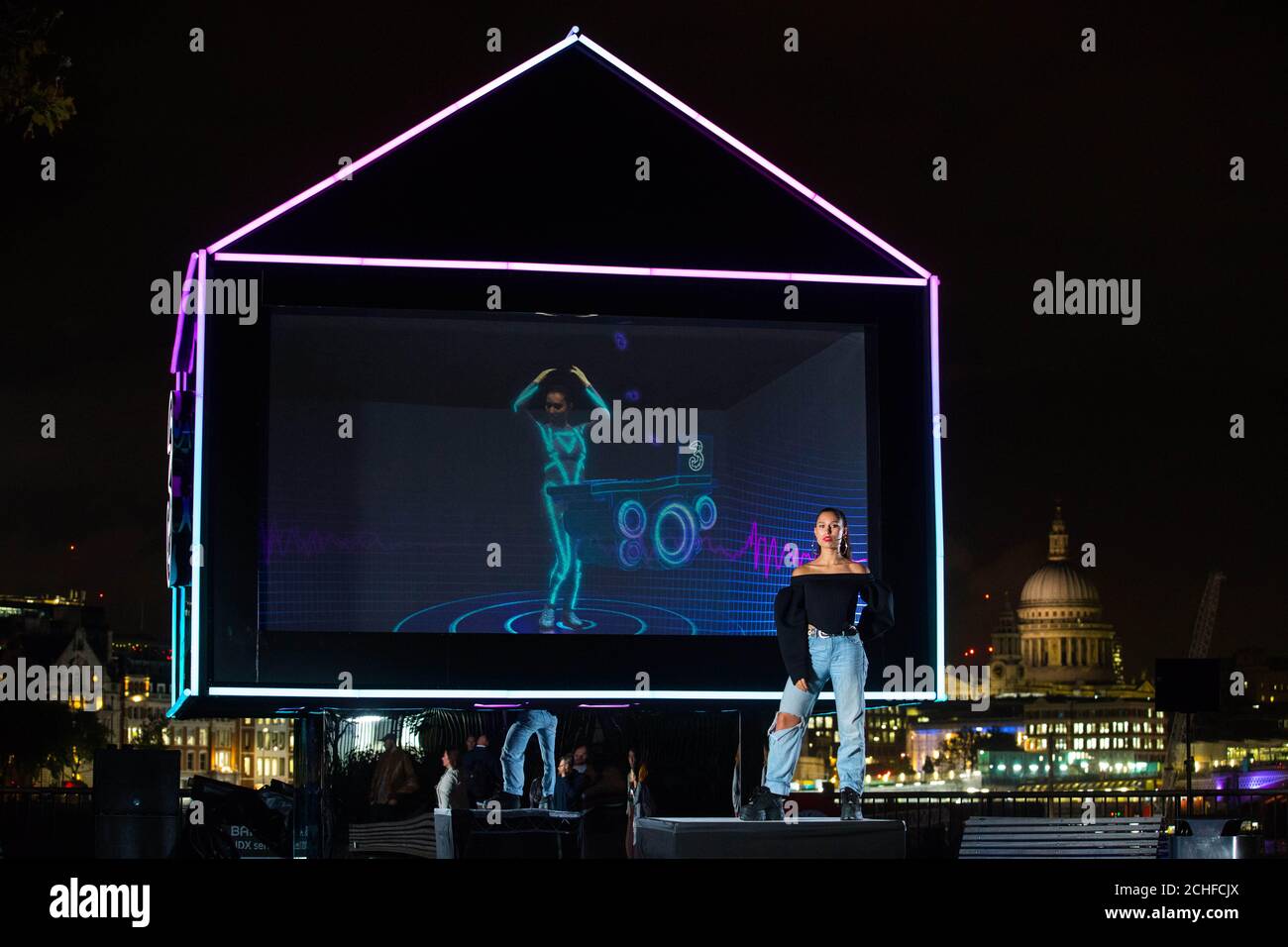 Raye singer hi-res stock photography and images - Alamy