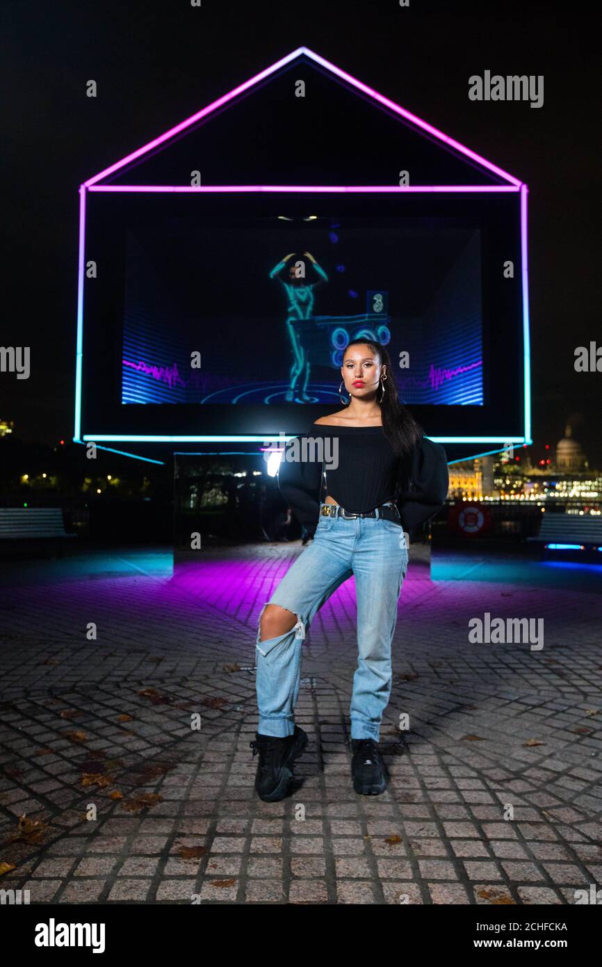 Raye singer hi-res stock photography and images - Alamy