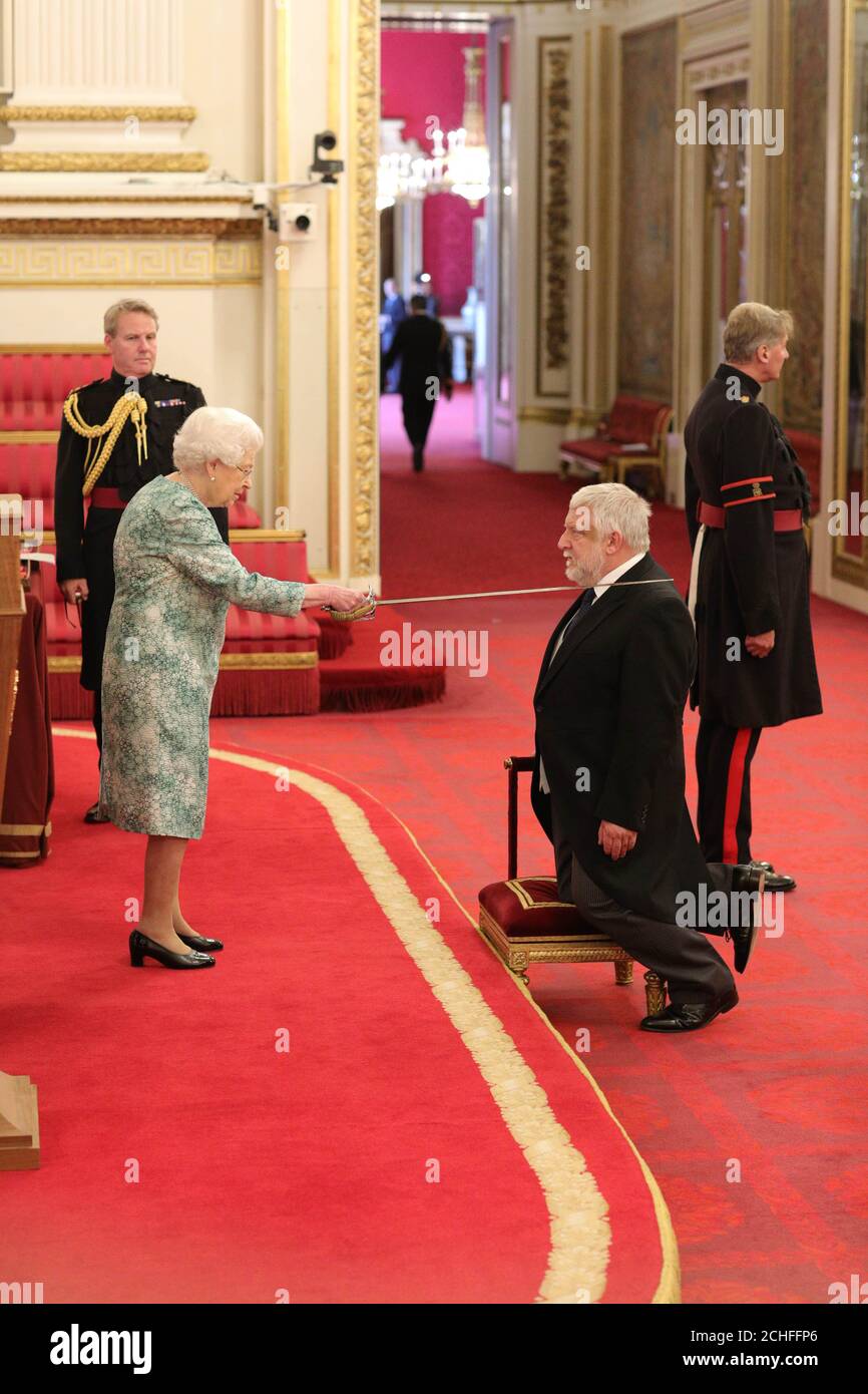 Sir Simon Russell Beale is made a Knight Bachelor of the British Empire ...