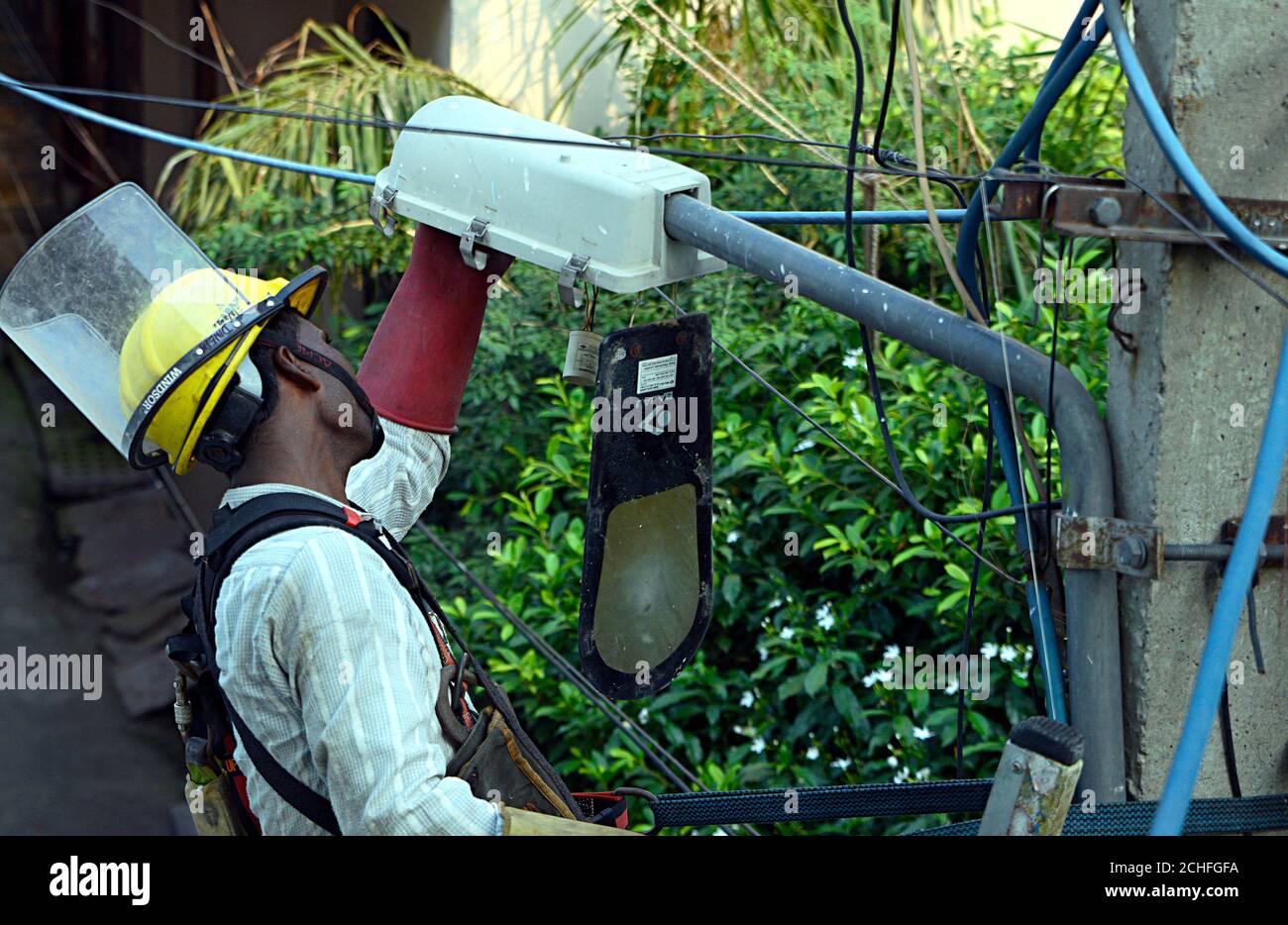 Installing street lighting hi-res stock photography and images - Alamy