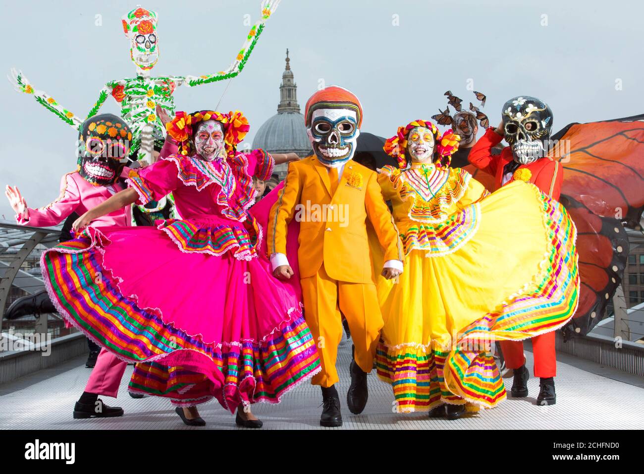 Traditional Mexican Día de Muertos characters such as La Calavera ...