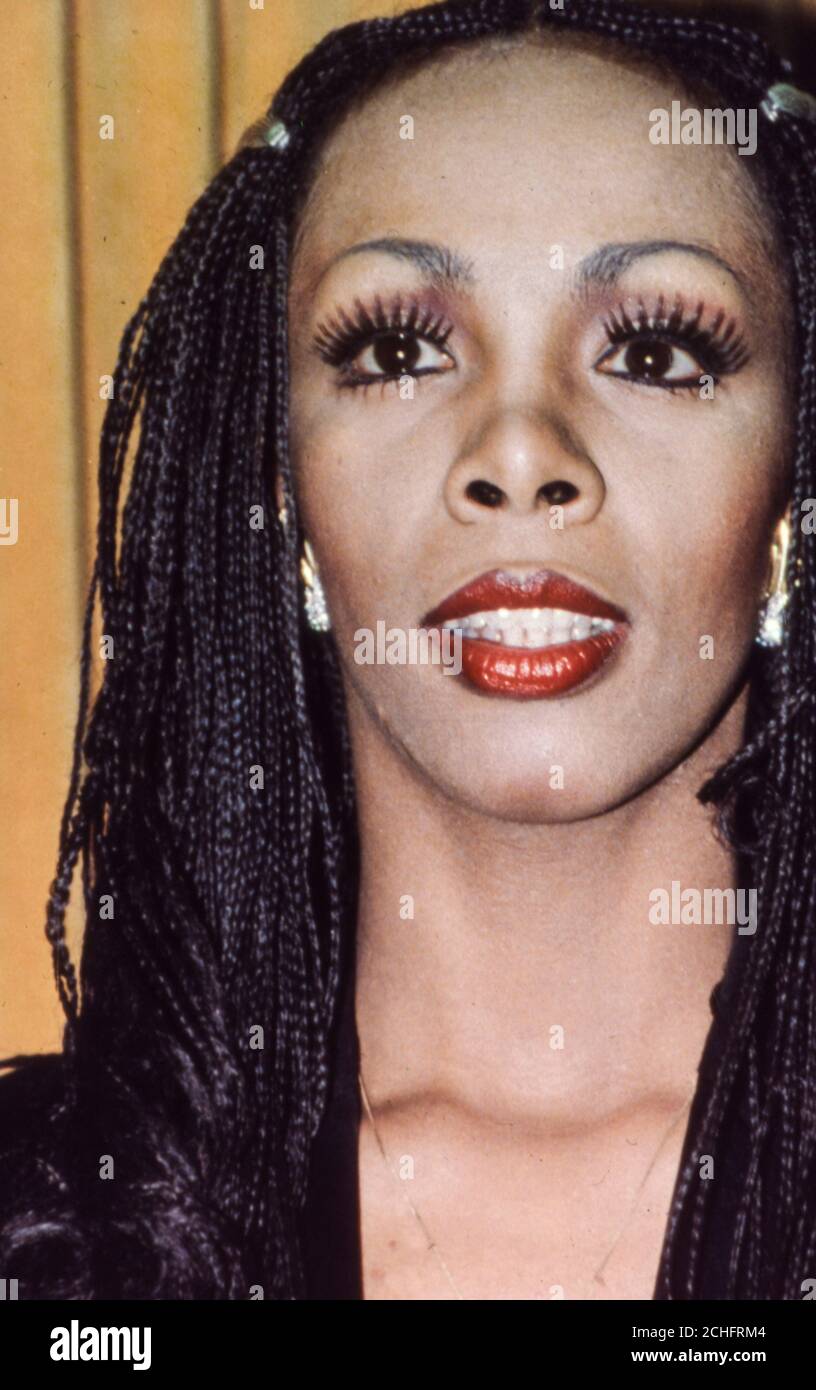 Donna singer hi-res stock photography and images - Alamy