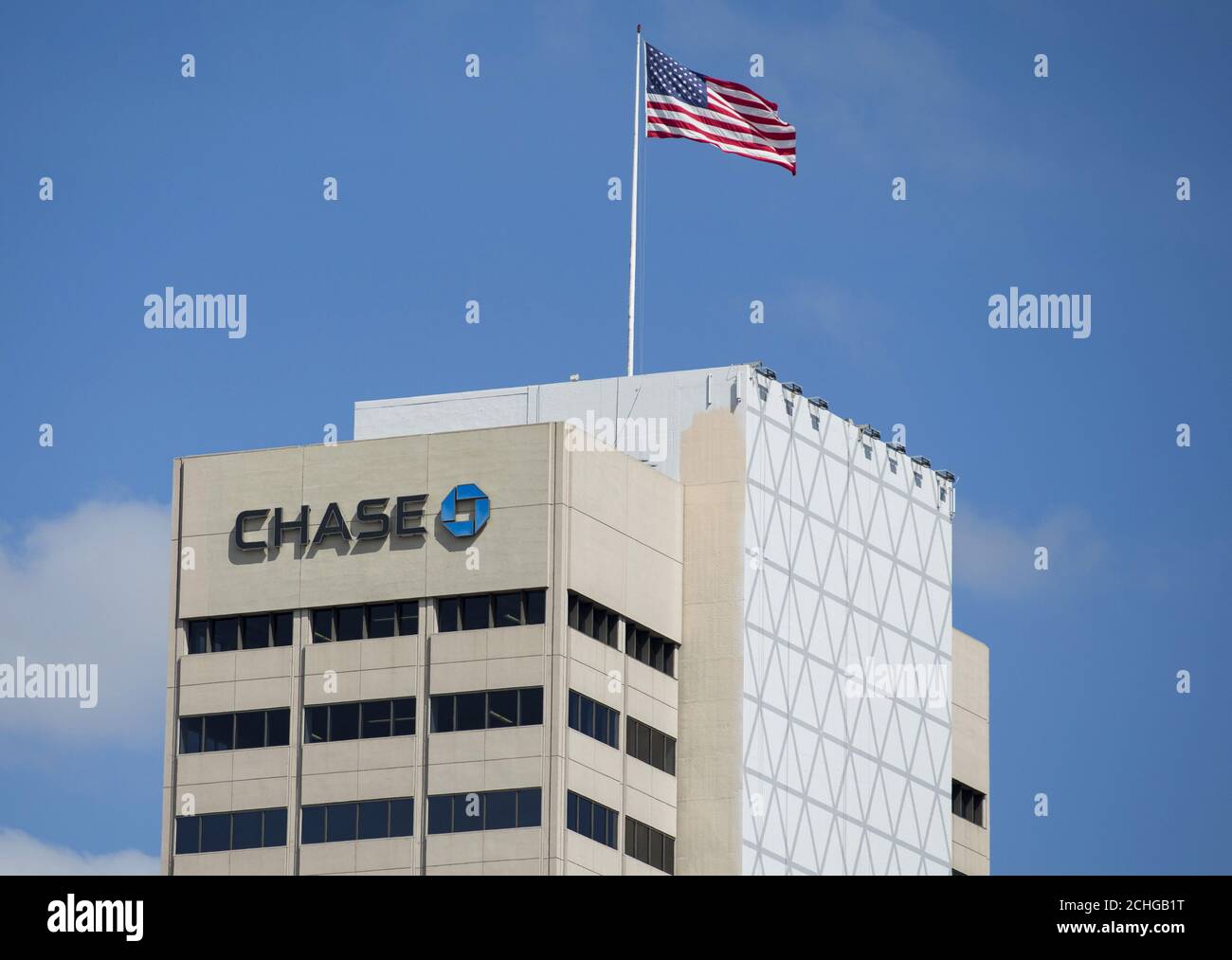 Chase bank building logo hi-res stock photography and images - Alamy