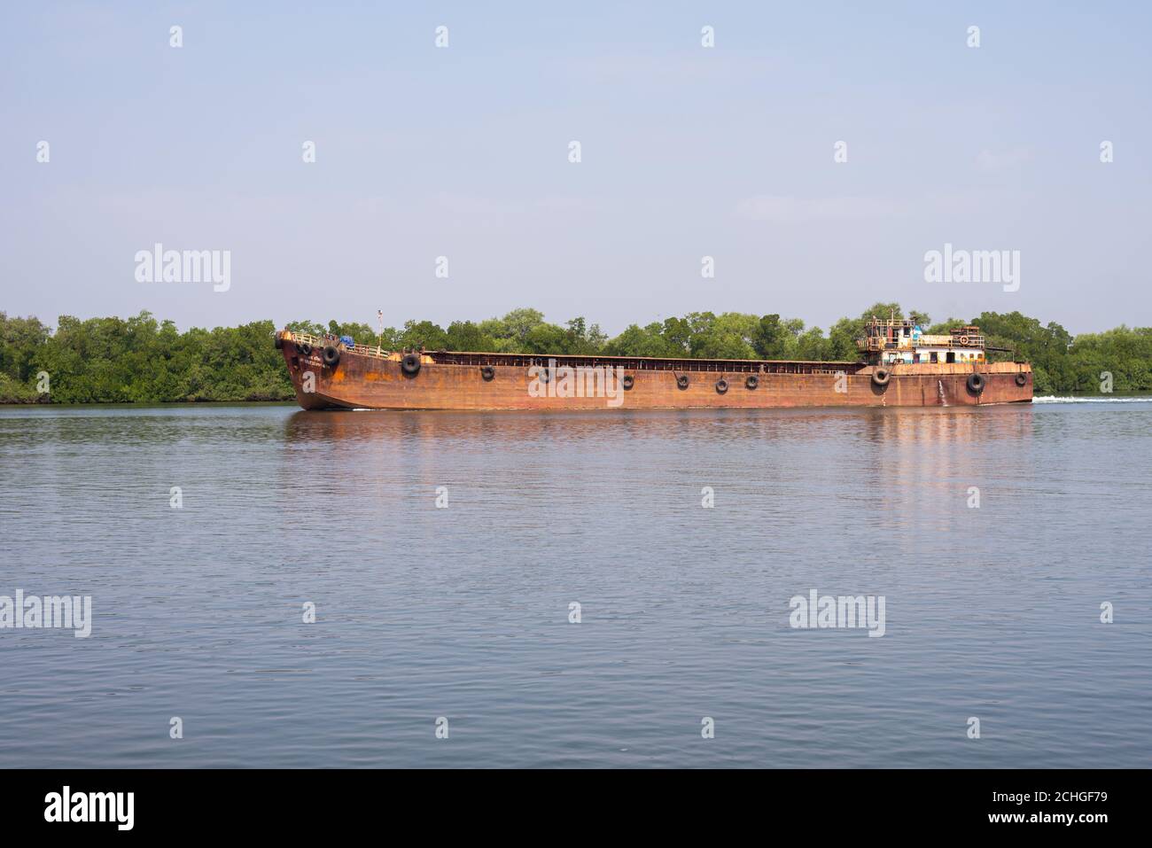 Ship at the pier during the daytime Stock Photo - Alamy