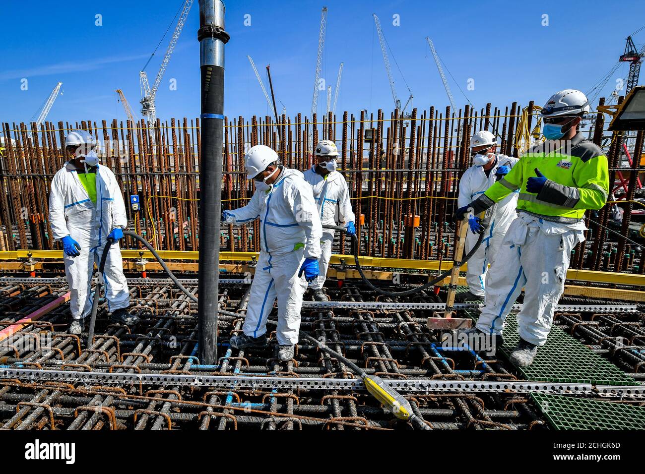 Concrete pour into base unit 2 nuclear reactor hi-res stock photography ...