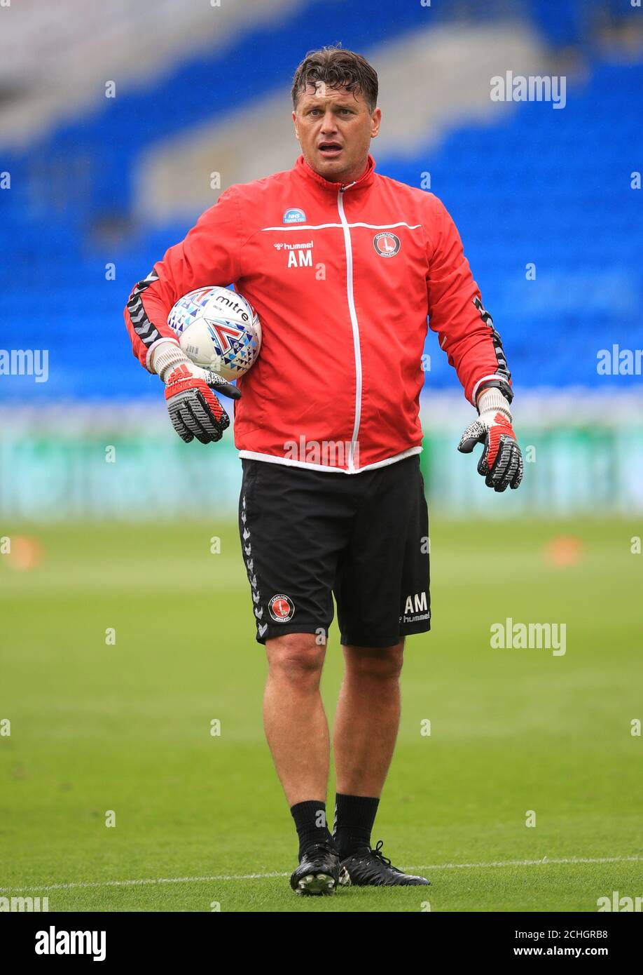 Charlton athletic goalkeeper coach andy marshall hi-res stock ...