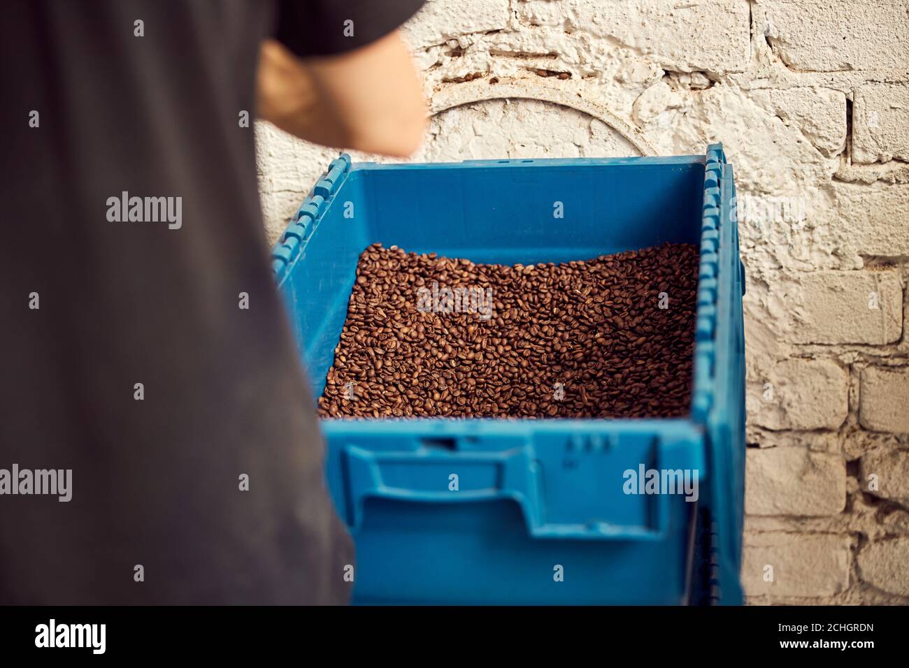 Worker warehouse plastic crate hi-res stock photography and images - Alamy
