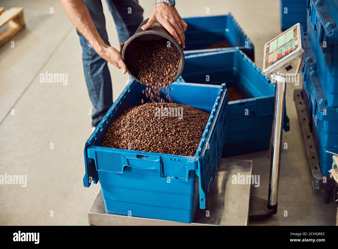 Worker warehouse plastic crate hi-res stock photography and images - Alamy