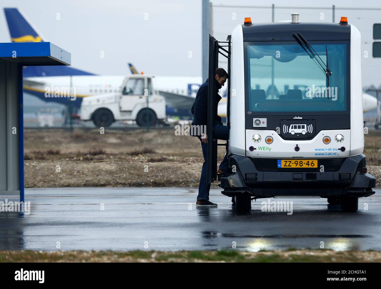 Self driving shuttle buses High Resolution Stock Photography and Images ...