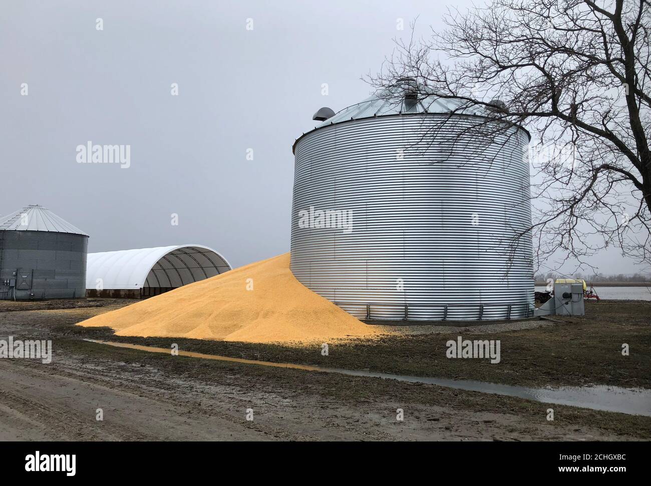 Grain silo accident hi-res stock photography and images - Alamy