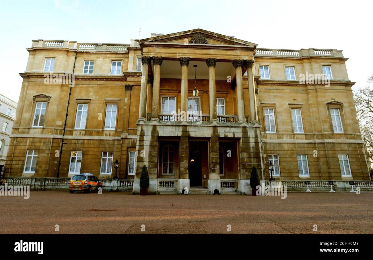 The foreign office london exterior hi-res stock photography and images ...