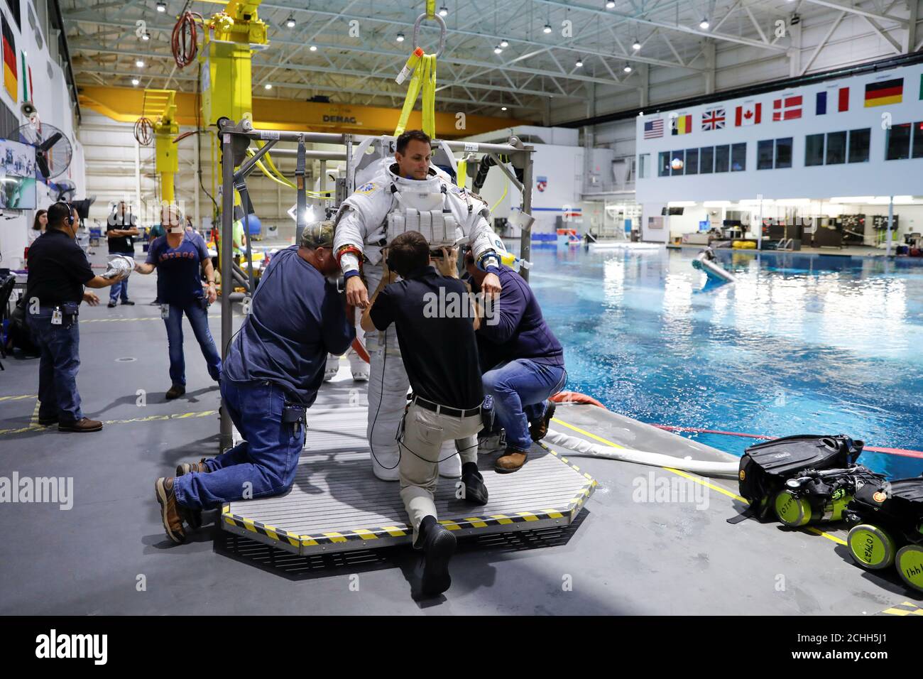 Neutral buoyancy training center hi-res stock photography and images ...