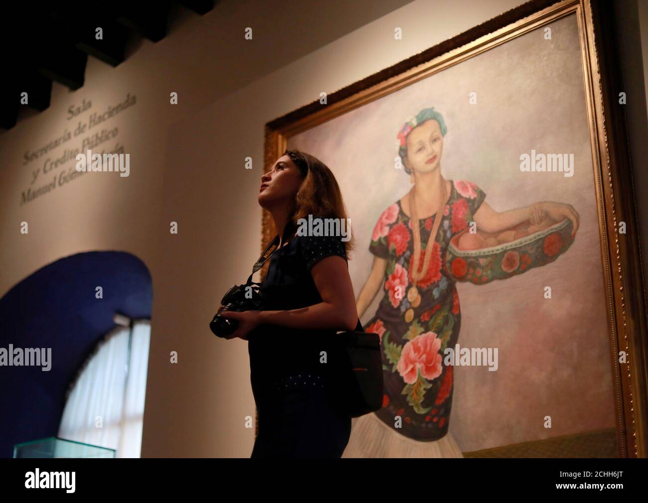 Tehuana frida kahlo hi-res stock photography and images - Alamy