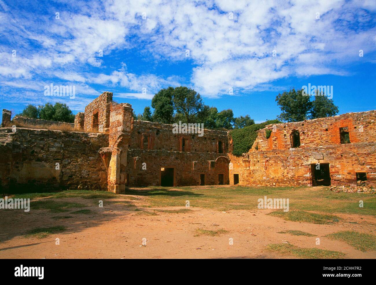 Ruinas de monasterios hi-res stock photography and images - Alamy