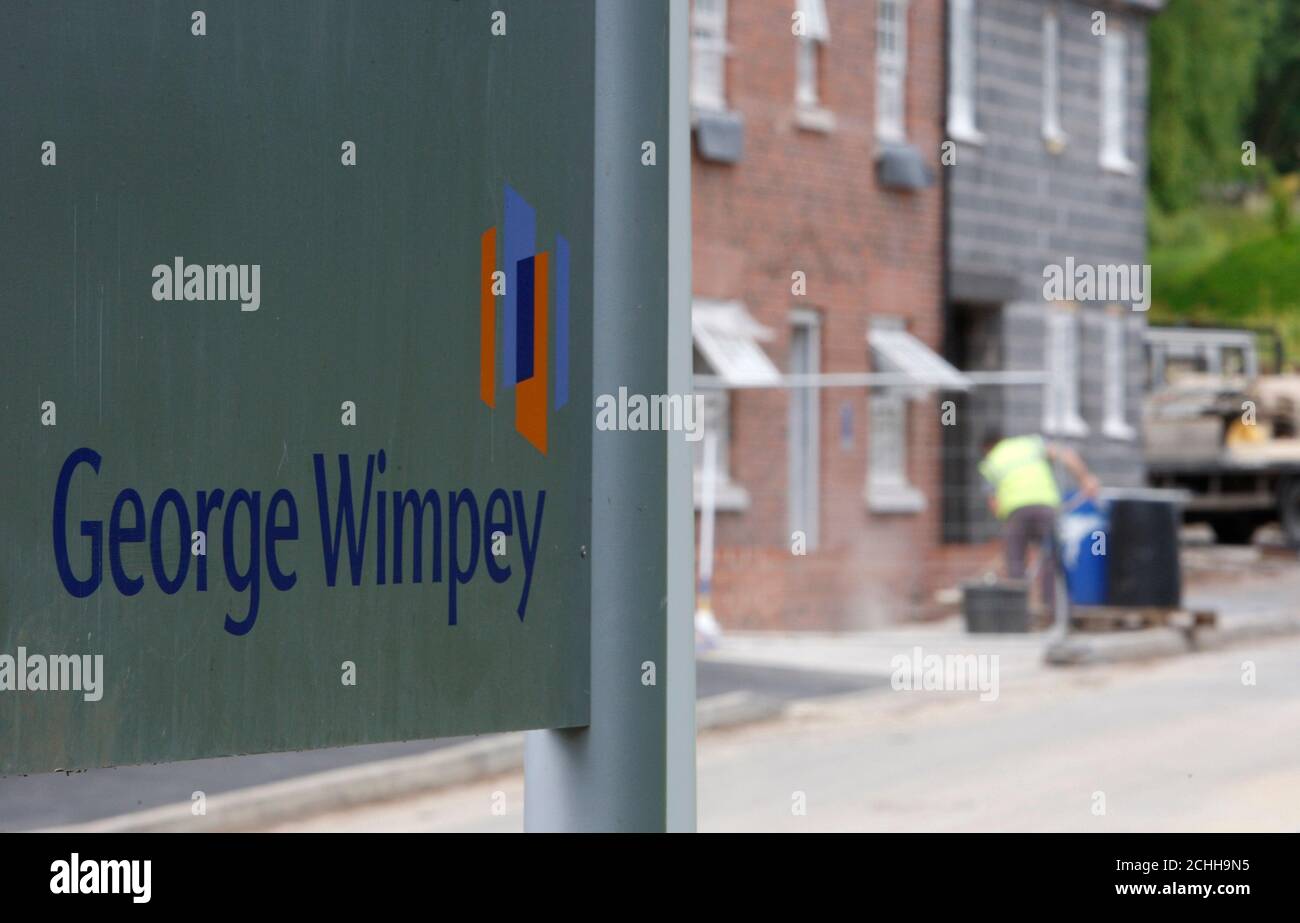Taylor wimpey sign hi-res stock photography and images - Alamy
