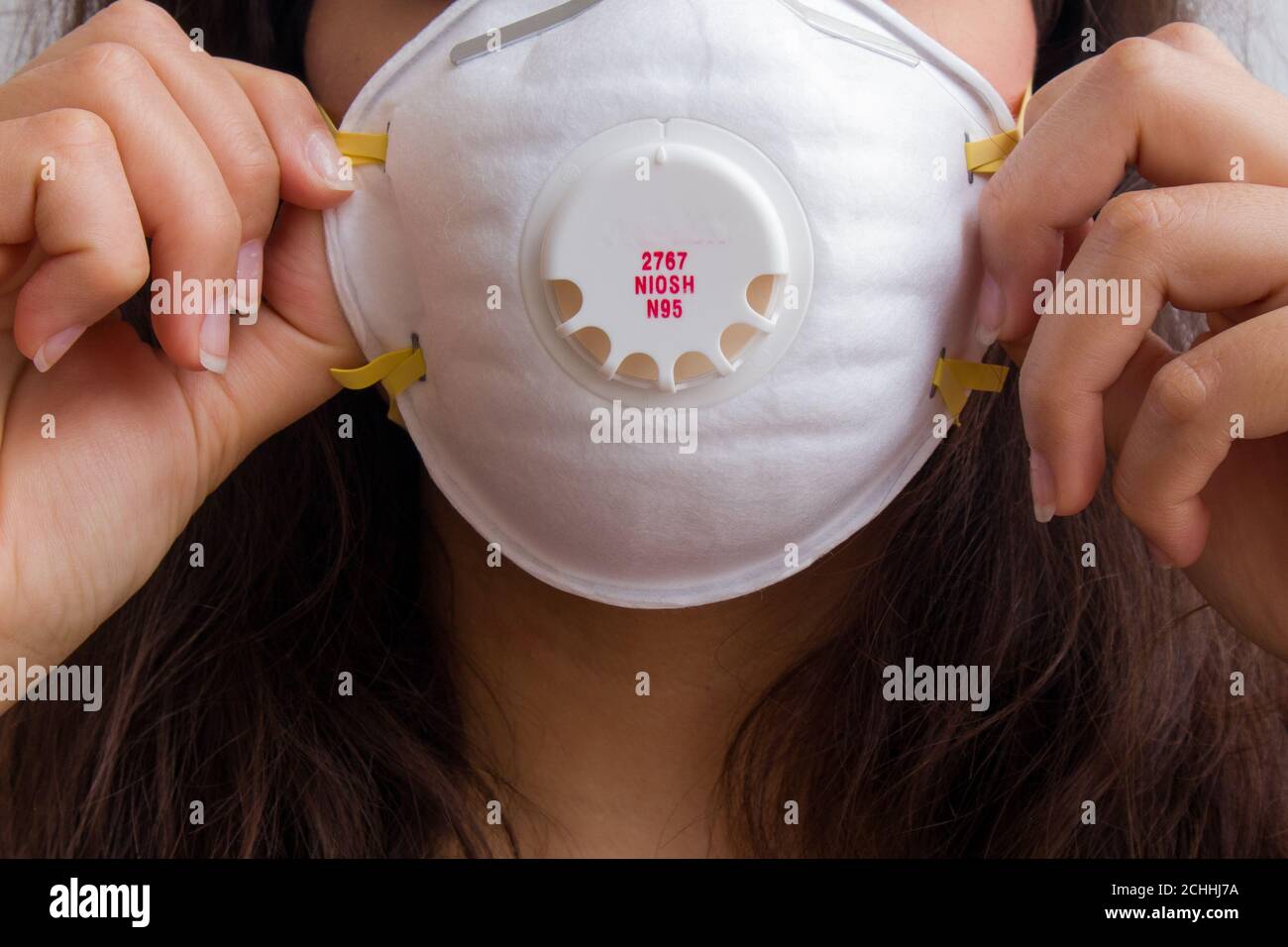 Wearing mask female doctor hi-res stock photography and images - Alamy