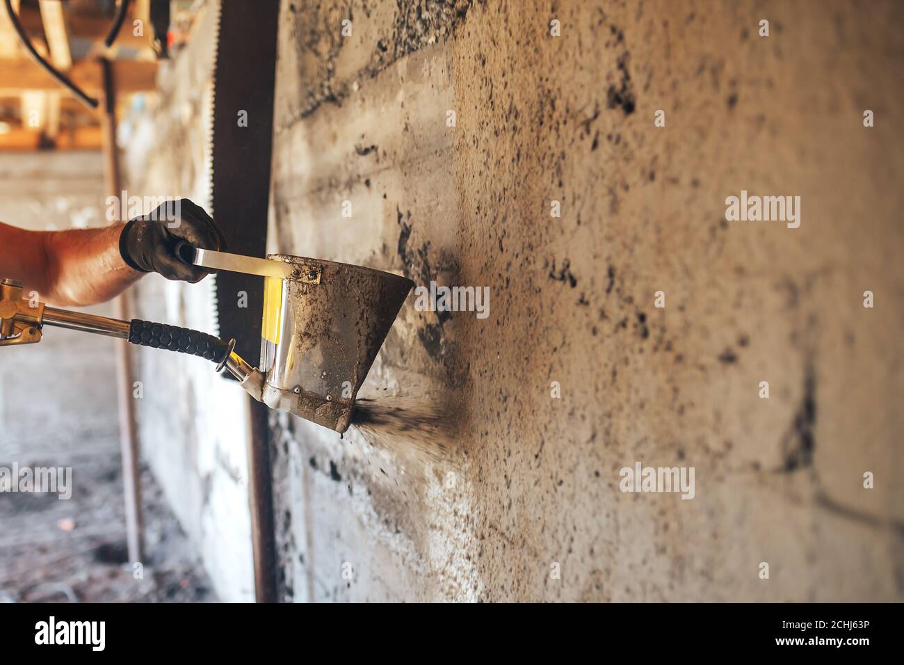 Builder using plastering finishing hi-res stock photography and images ...