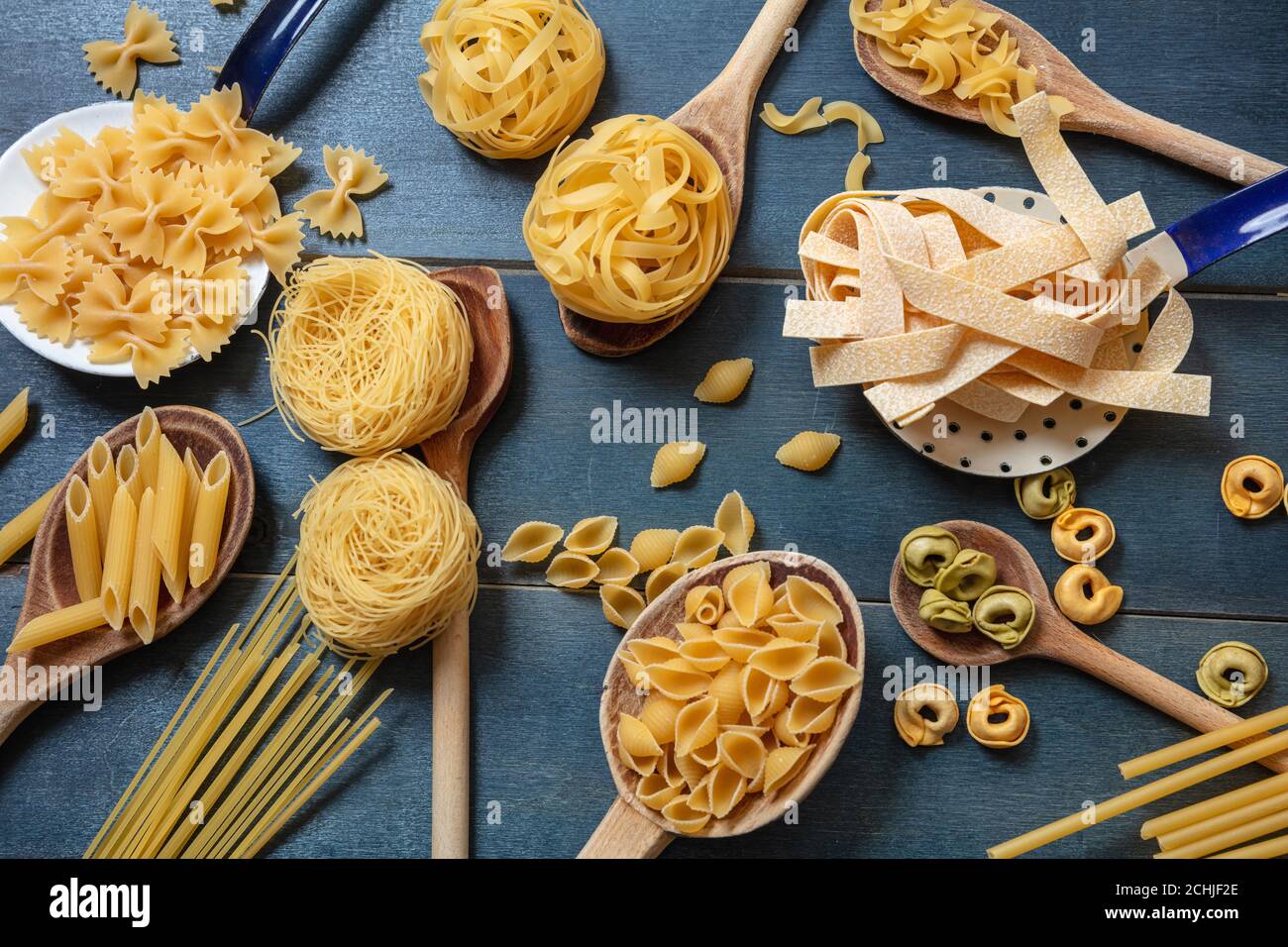 Spaghetti with blue hi-res stock photography and images - Alamy