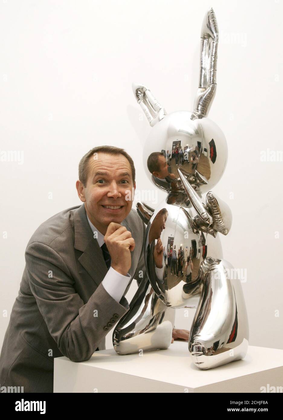Artist jeff koons posing next hi-res stock photography and images - Alamy