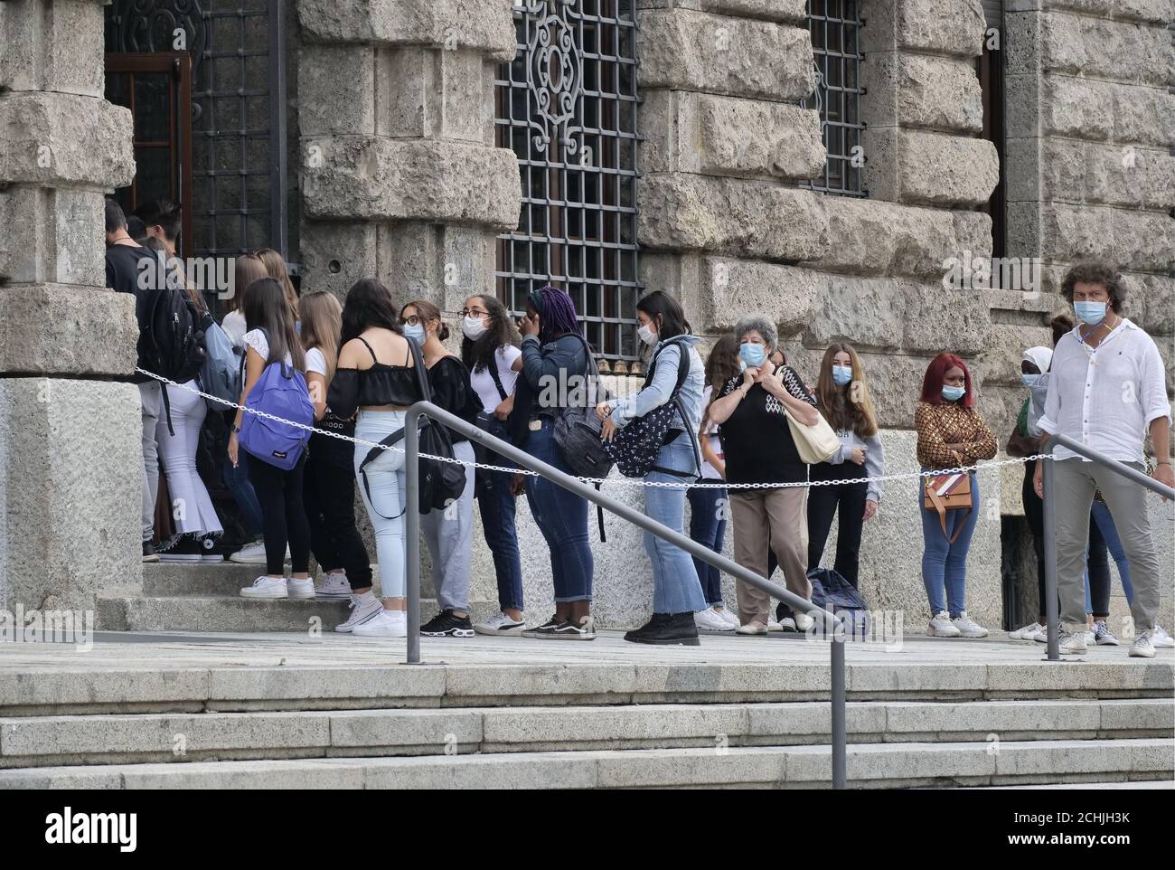 Pedestrian crossing child italy hi-res stock photography and images - Alamy