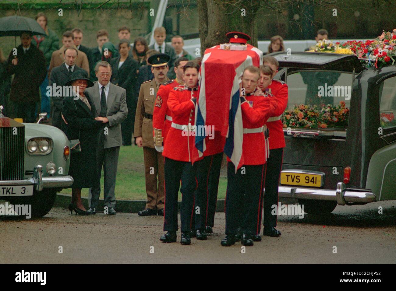 Brian and Nina Blinco (l) look on as the body of their son Guardsman ...