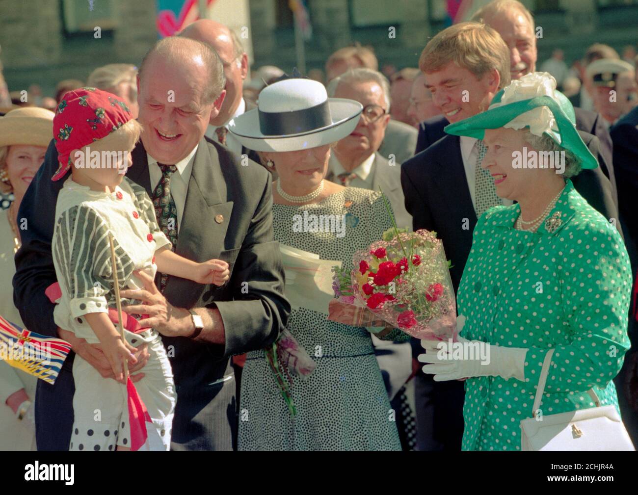 Queen Elizabeth II receives an enthusiastic welcome as she visits ...