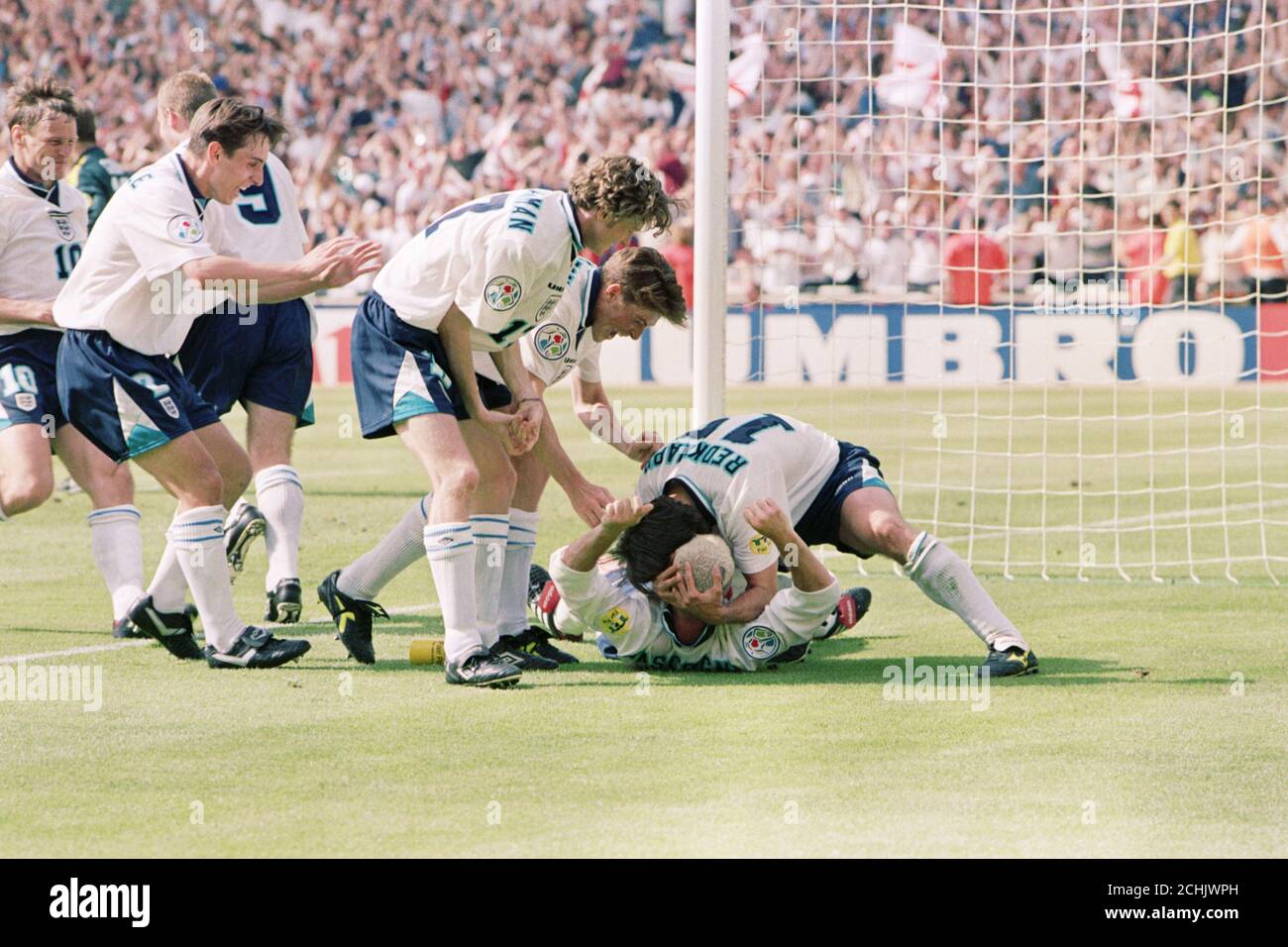 Gazza euro 96 hi-res stock photography and images - Alamy