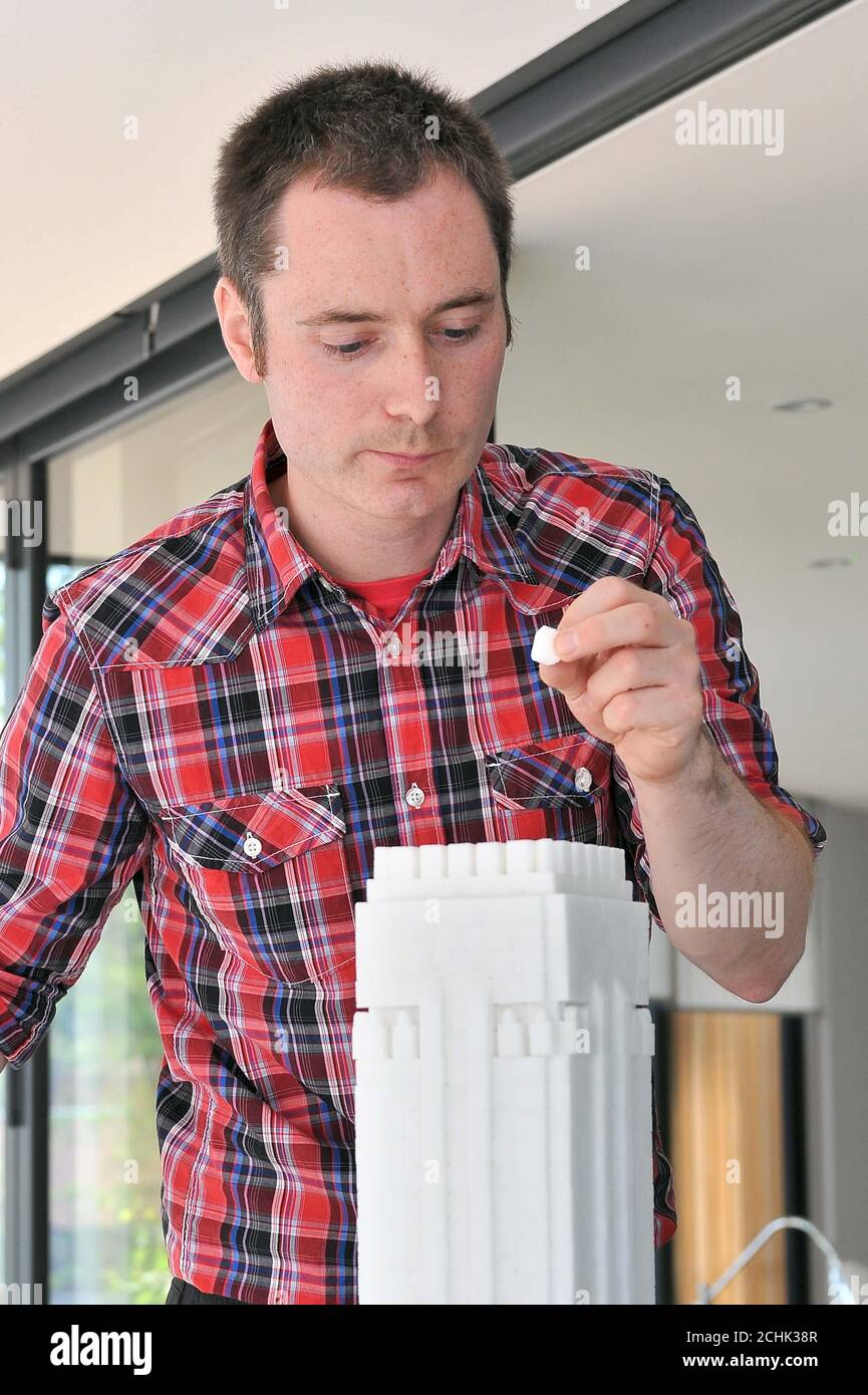 100 scale model tate modern hi-res stock photography and images - Alamy