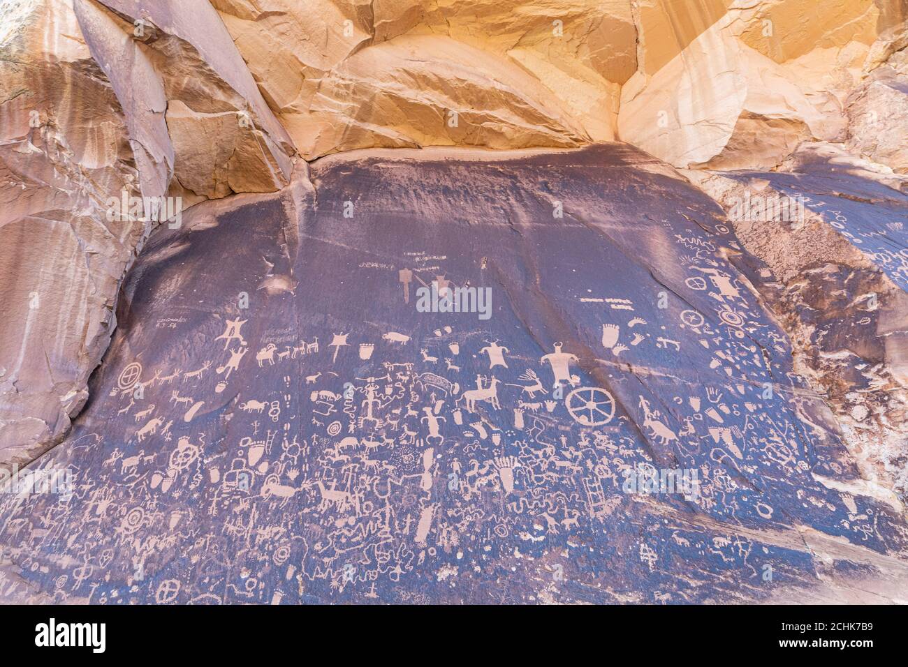 Newspaper rock petroglyphs hi-res stock photography and images - Alamy