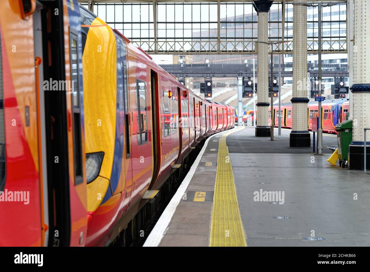 Train england commuter hi-res stock photography and images - Alamy