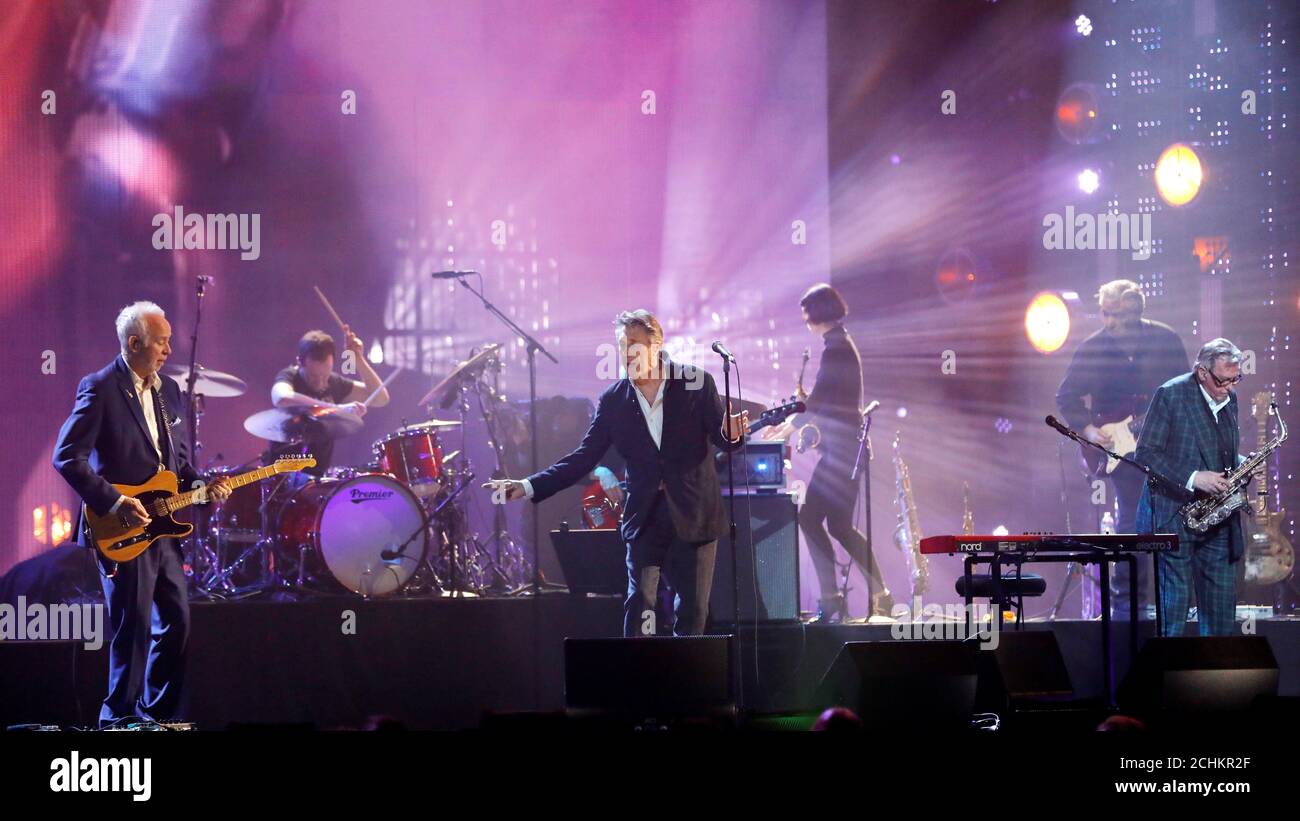 Roxy music perform hi-res stock photography and images - Alamy