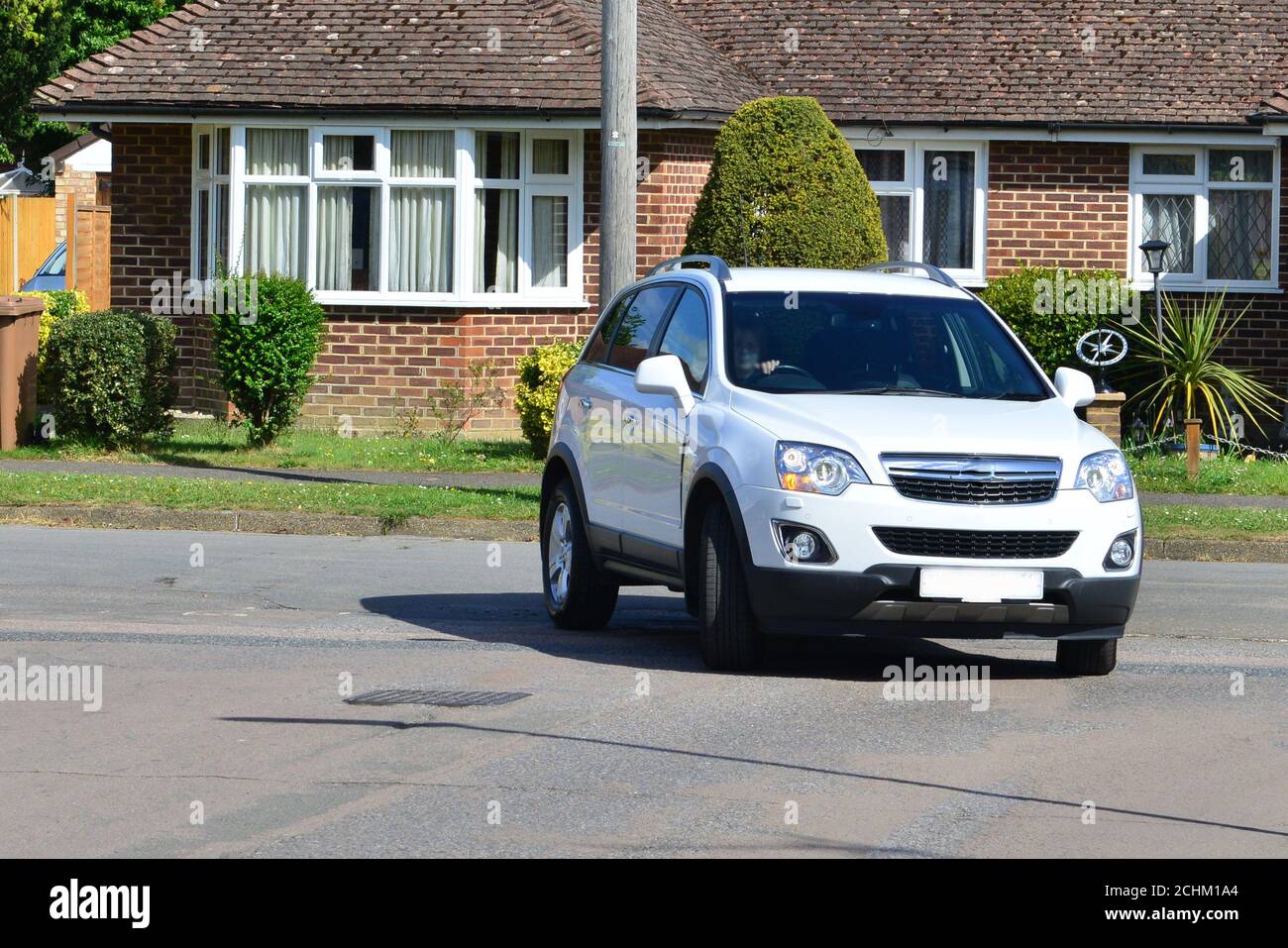 An SUV being cornered hard on a right hand bend Stock Photo - Alamy