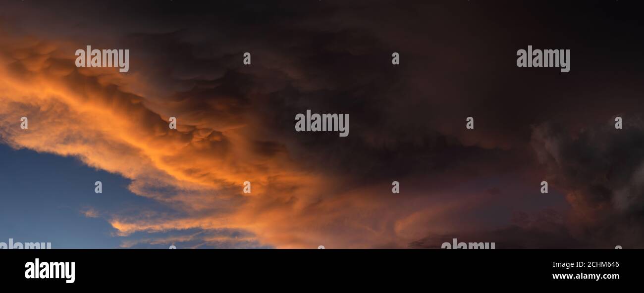 Cumulonimbus cloud thundercloud hi-res stock photography and images - Alamy