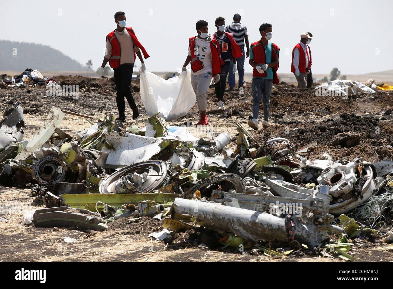 Red cross workers plane hi-res stock photography and images - Alamy