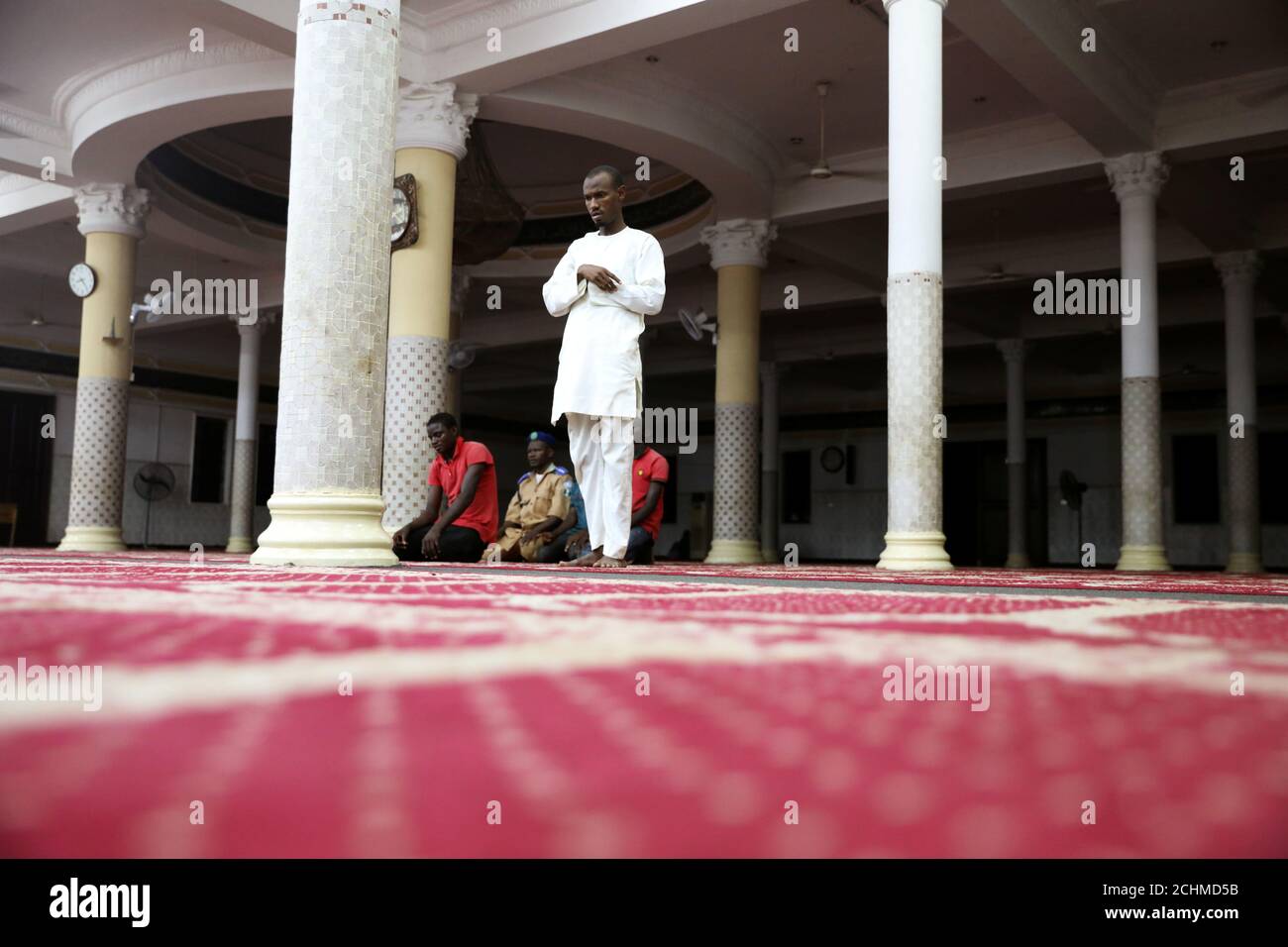 Nigeria muslims praying hi-res stock photography and images - Alamy