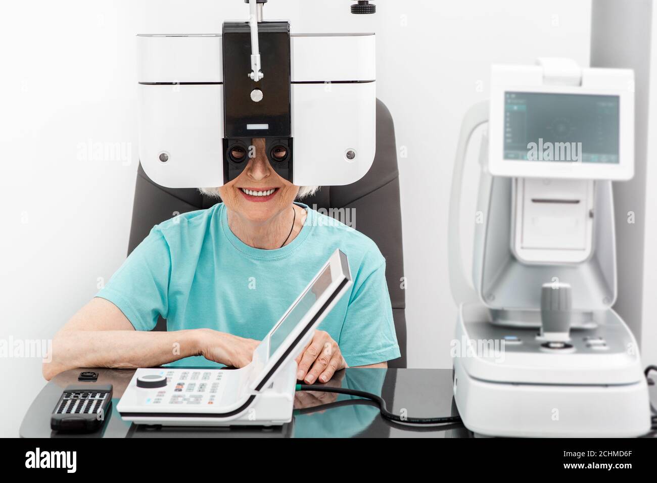 Poor eyesight hi-res stock photography and images - Alamy