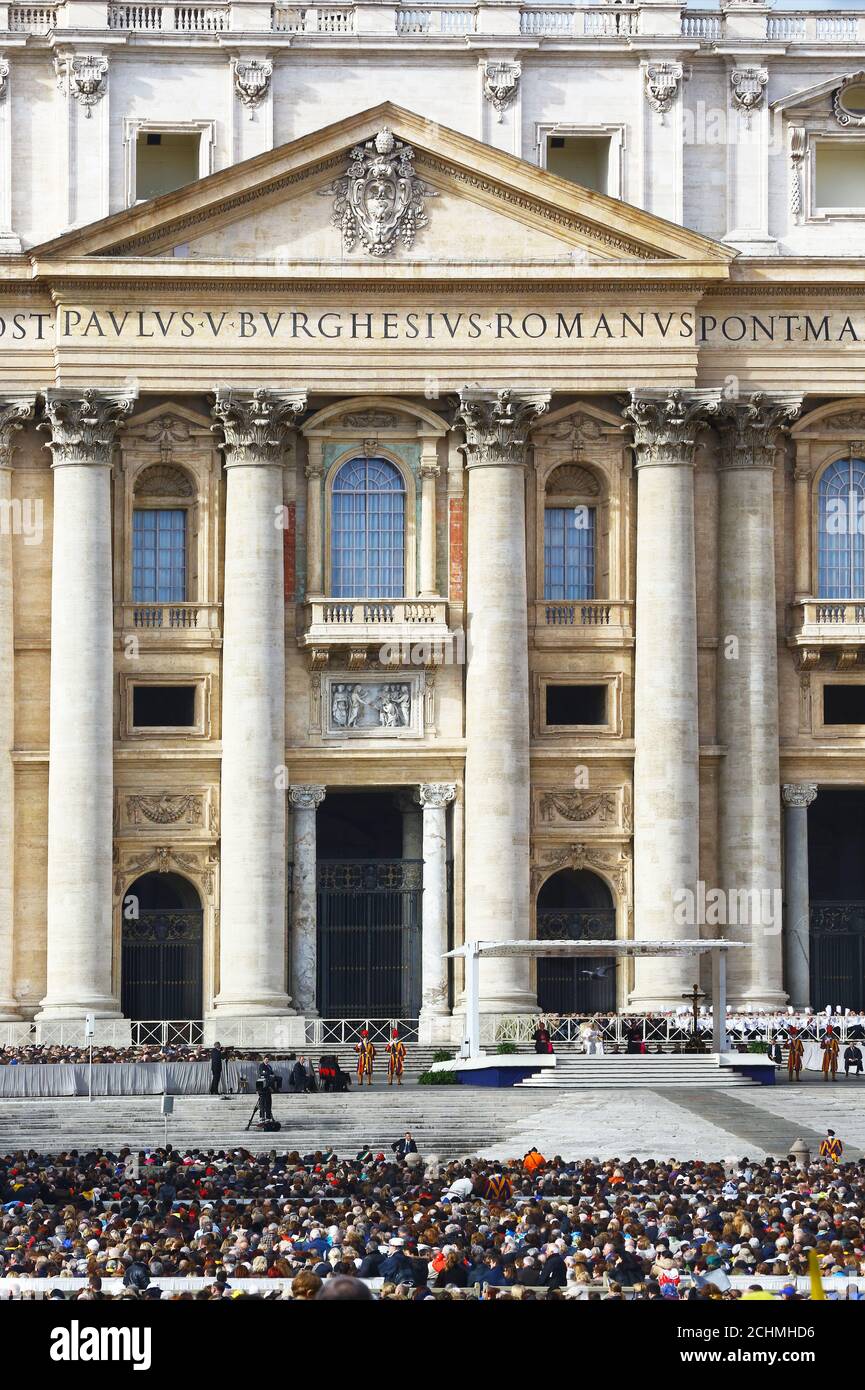 Roman statue cut out hi-res stock photography and images - Alamy