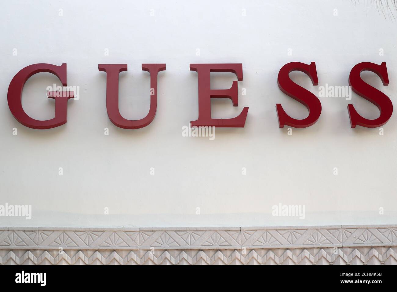 Guess store logo hi-res stock photography and images - Alamy