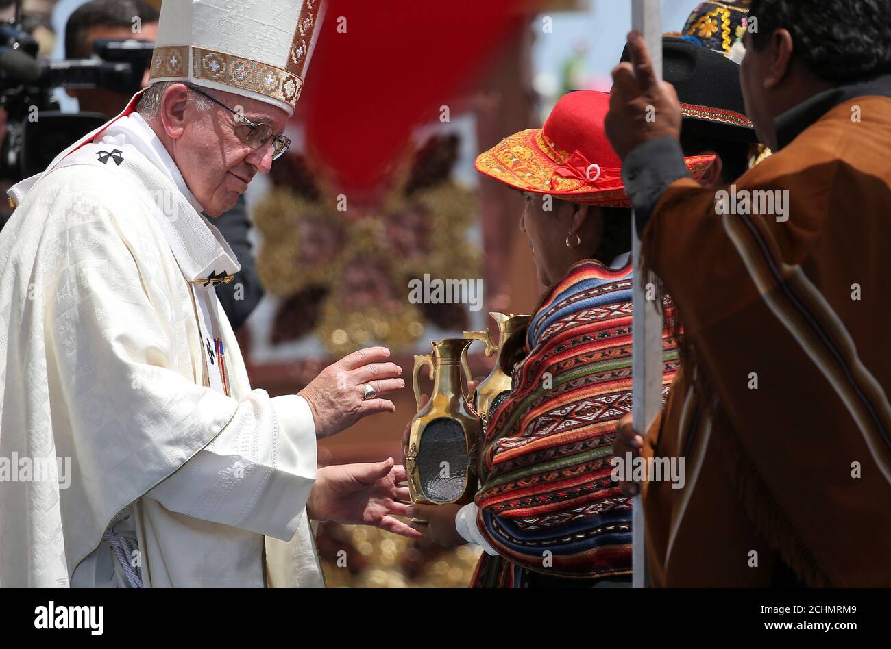 Offertory at mass hi-res stock photography and images - Alamy