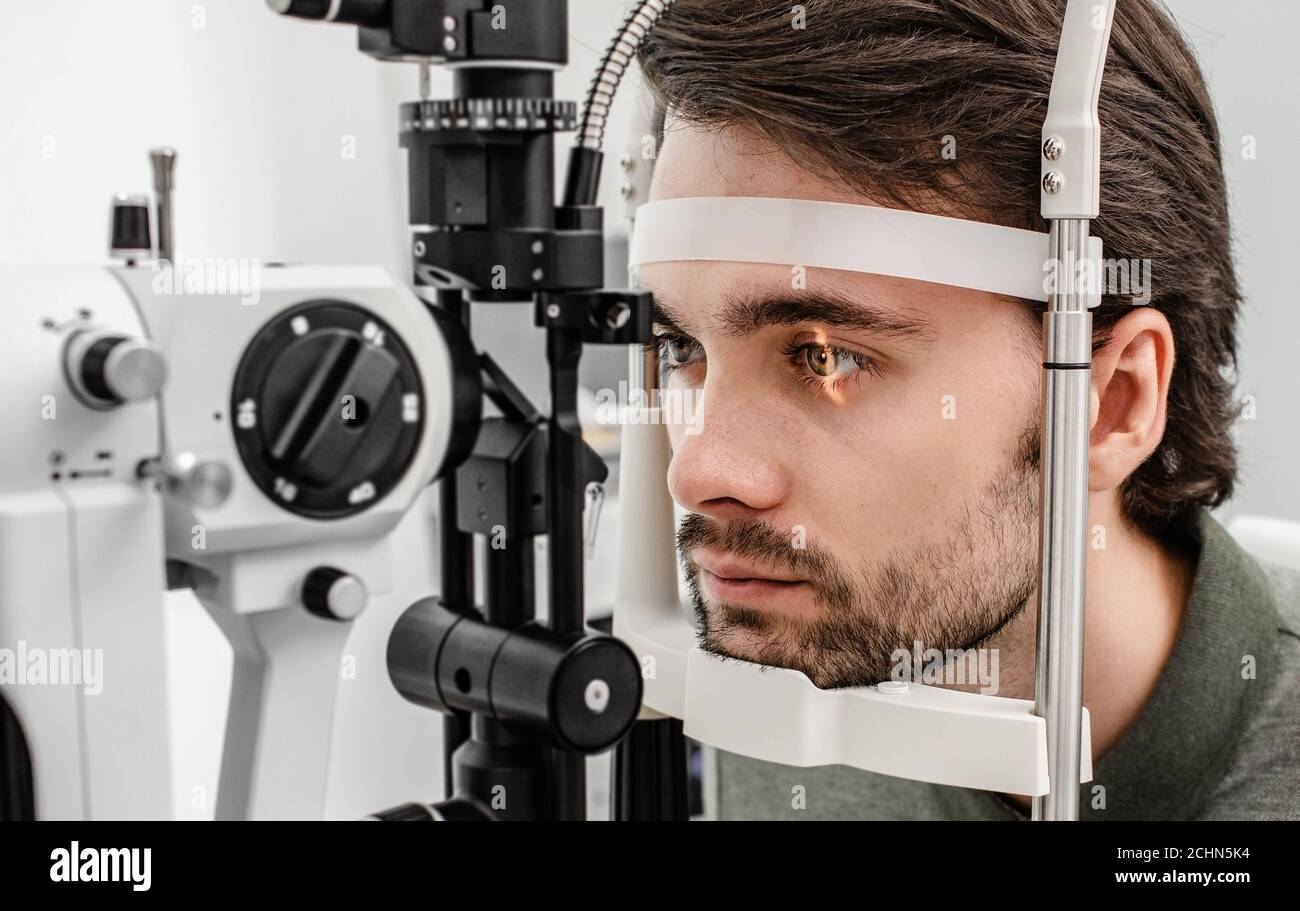 Laser beam eye test hi-res stock photography and images - Alamy