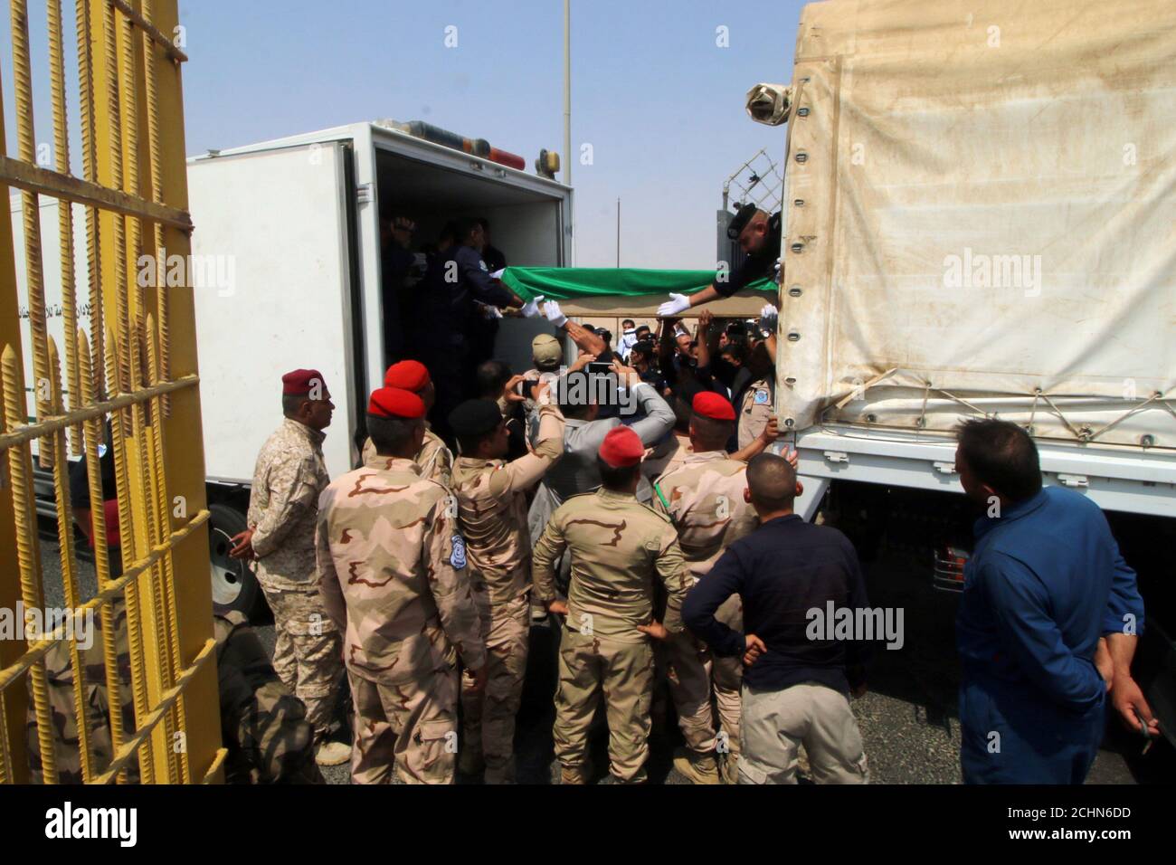 Kuwaiti Soldiers High Resolution Stock Photography and Images - Alamy