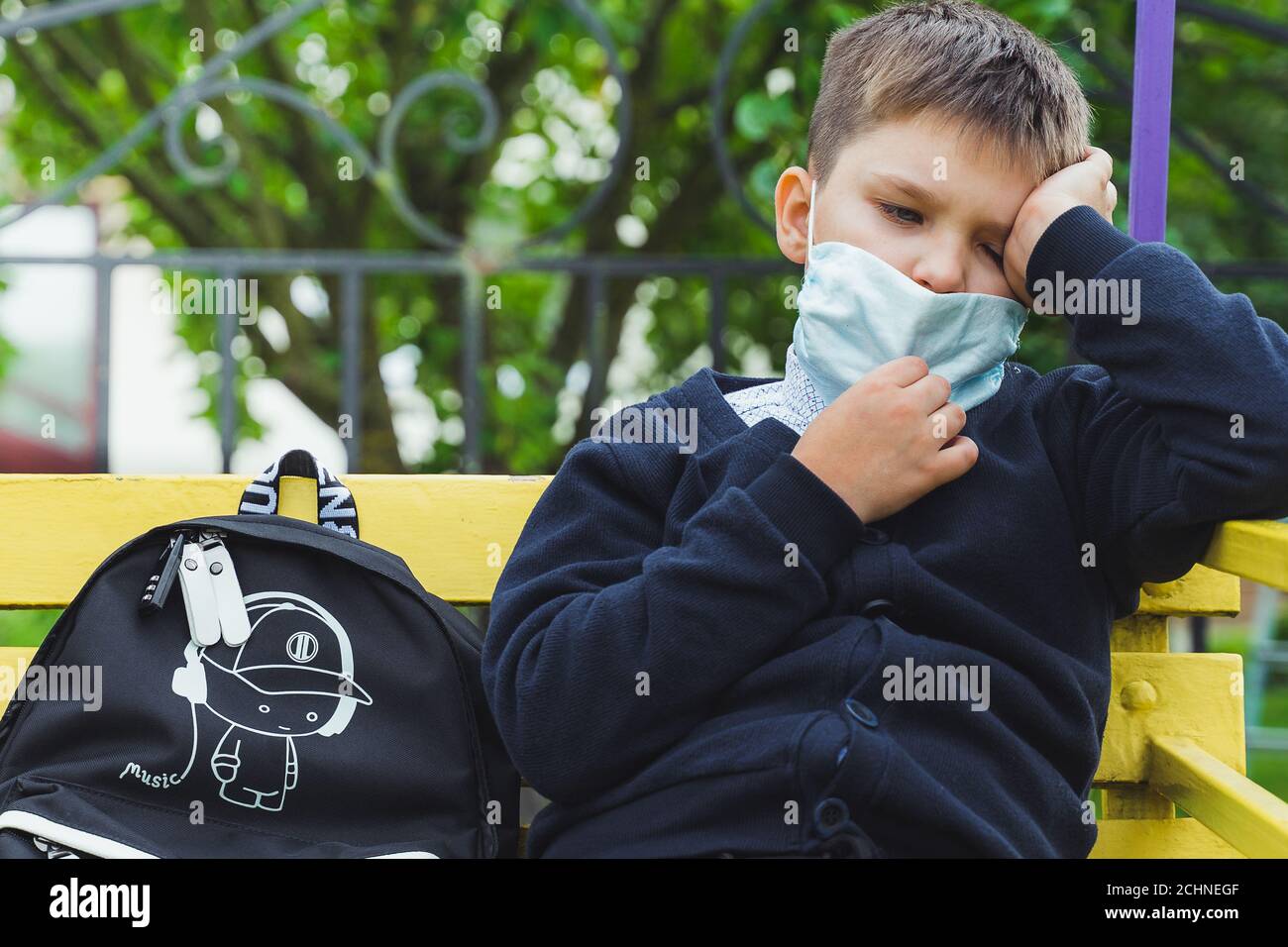 Sad child school bus hi-res stock photography and images - Alamy