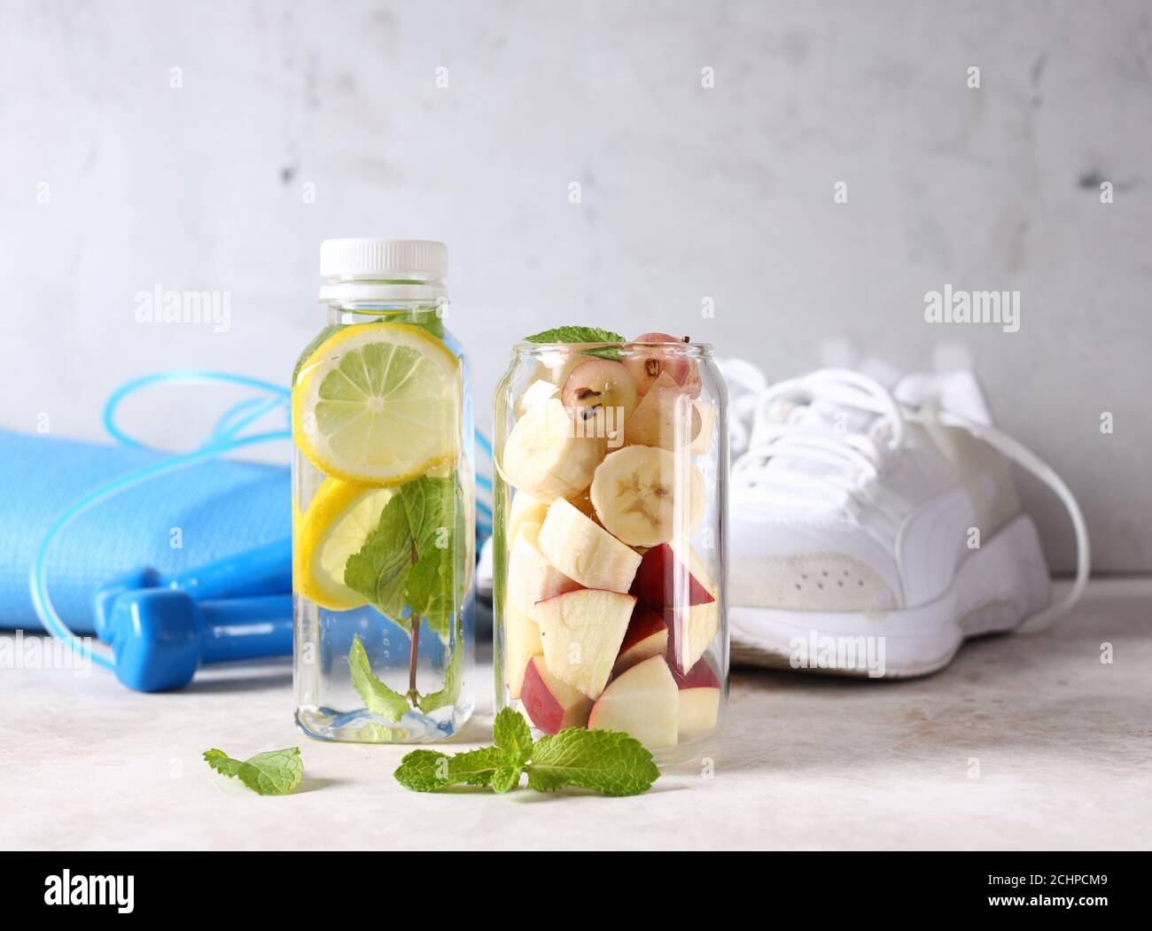 food and drink for sports and healthy eating Stock Photo - Alamy