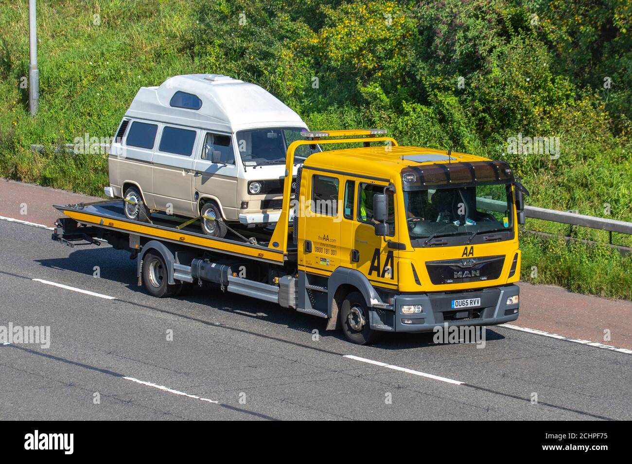 AA 24hr breakdown roadside recovery; white cream T25 VW Volkswagen on ...