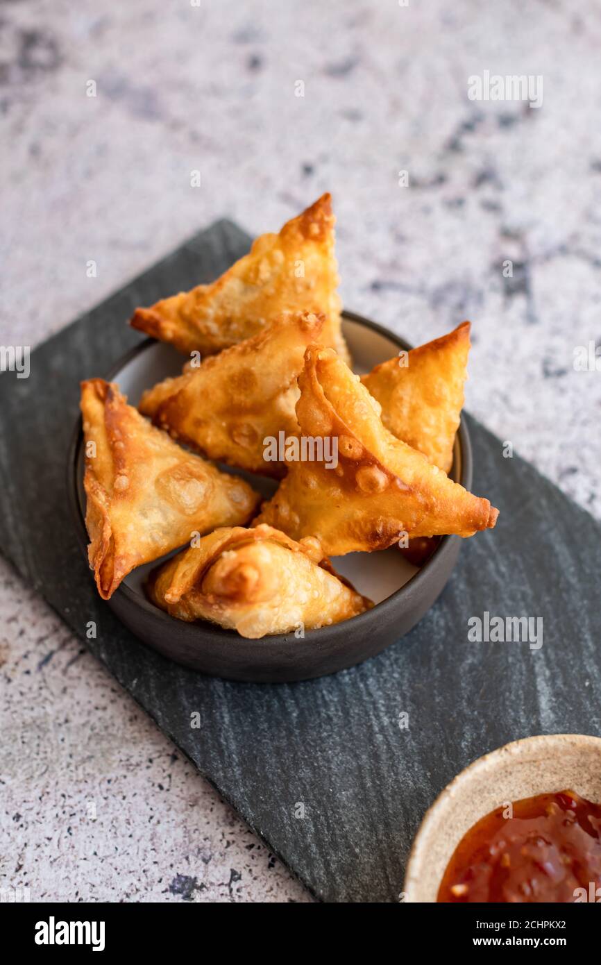 Fried Samosa (Samoosa Stock Photo - Alamy