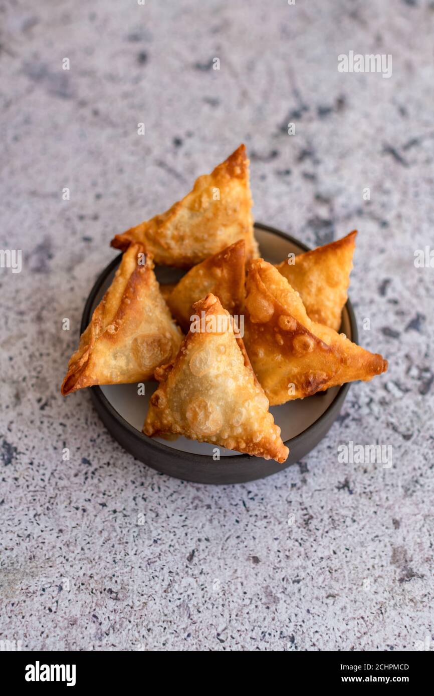 Fried Samosa (Samoosa Stock Photo - Alamy
