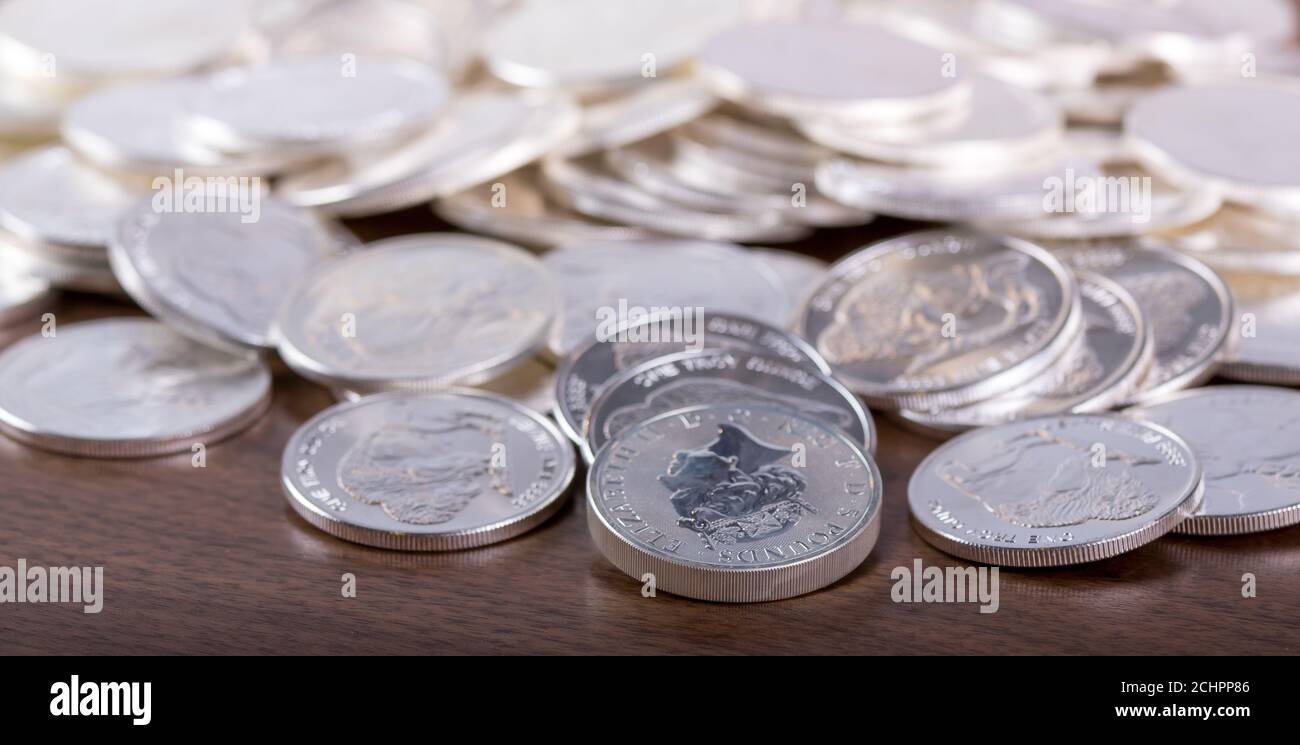 Pile of silver coins hi-res stock photography and images - Alamy