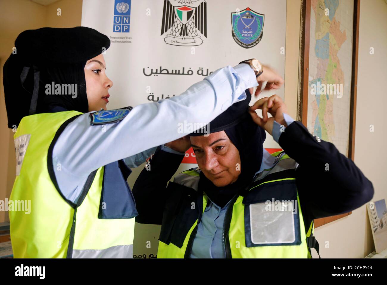 Israeli policewomen hi-res stock photography and images - Alamy